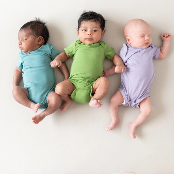 Kyte Baby Short Sleeve Bodysuit in Taro - Baby Charlotte Canada